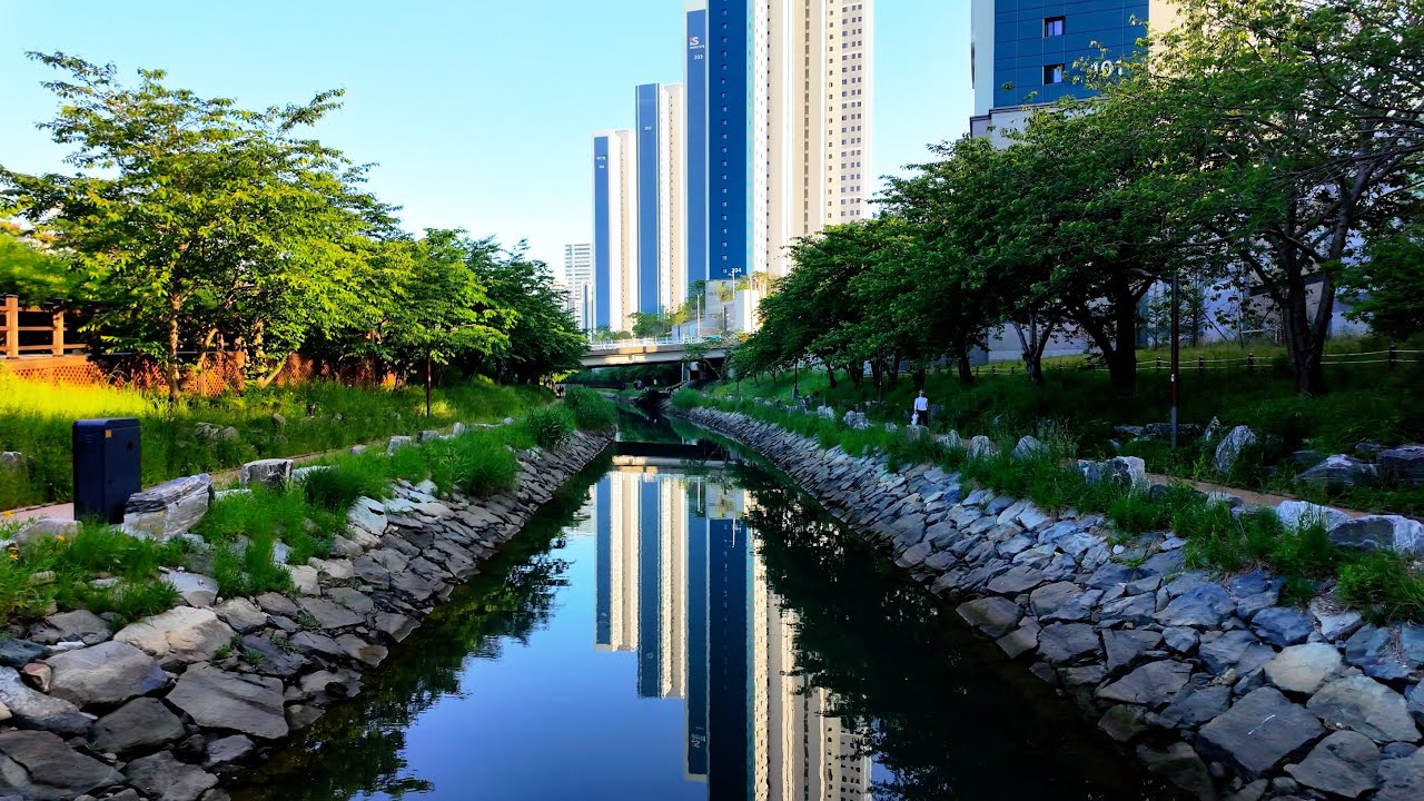 부산 동삼해수천 산책 Dongsam-dong Haesucheon Stream •[4k] Seoul, Korea - YouTube
