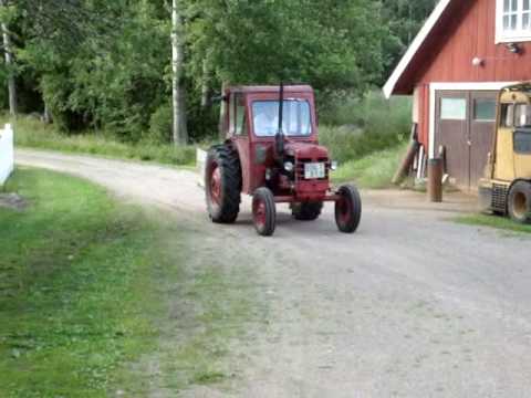 tractor with a nice sounding truck horn - YouTube