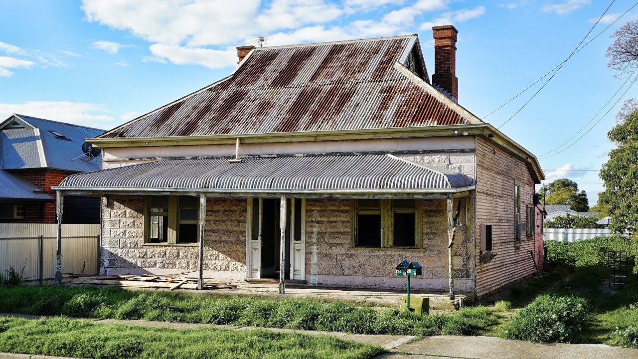 Abandoned- The 1913 cottage of Francis and Florence/Plus big beachside ...