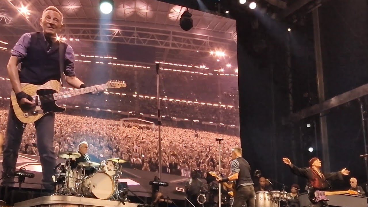Bruce Springsteen and The E Street Band - Born In The U.S.A. - Cardiff ...