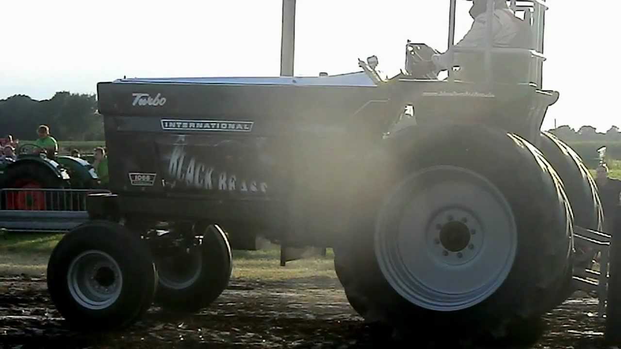 Black Beast @ Tractor Pulling Edewecht - YouTube