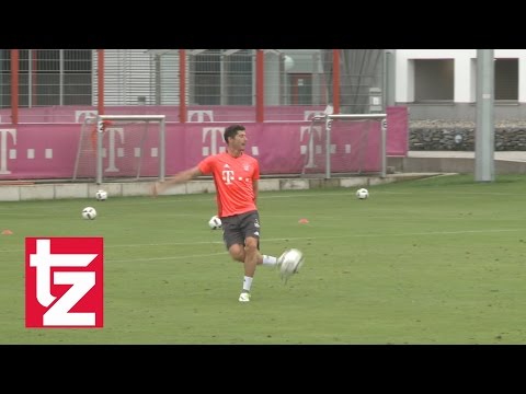 FC Bayern: Lewandowski shows his skills - Robert Lewandowski jongliert