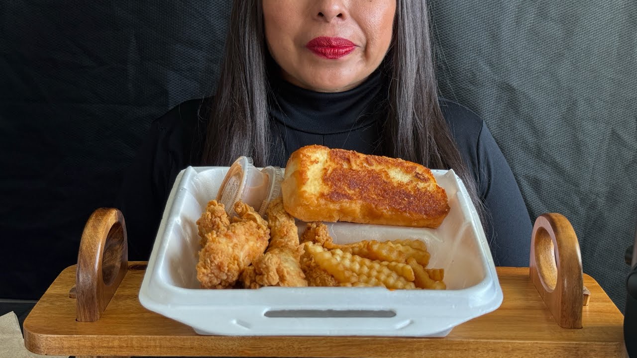 ASMR Raising Cane's The Box Combo Crispy Chicken Fingers Mukbang - YouTube