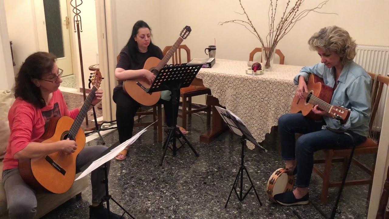 «Κανείς εδώ δε τραγουδά» - YouTube