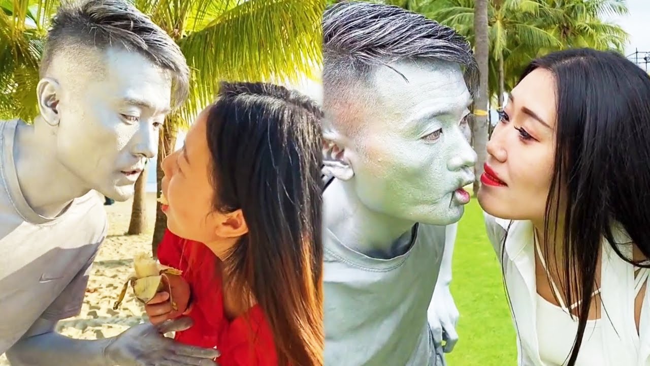 The Beauty Eats From The Mouth Of The Silver Statue😍Funny Sculpture ...