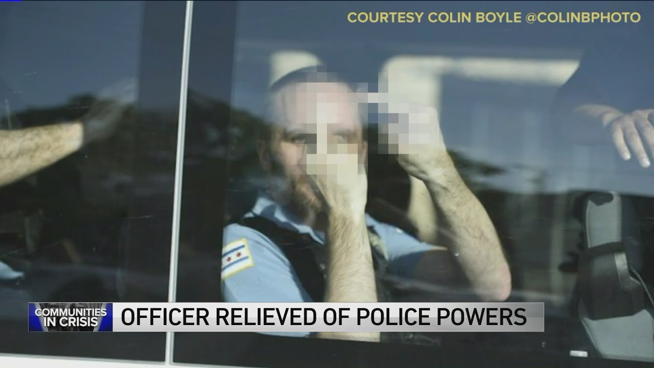Chicago officer stripped of police powers after captured flipping off ...