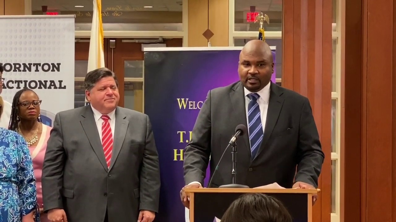 Illinois Senator Elgie Sims at TF North High School - YouTube