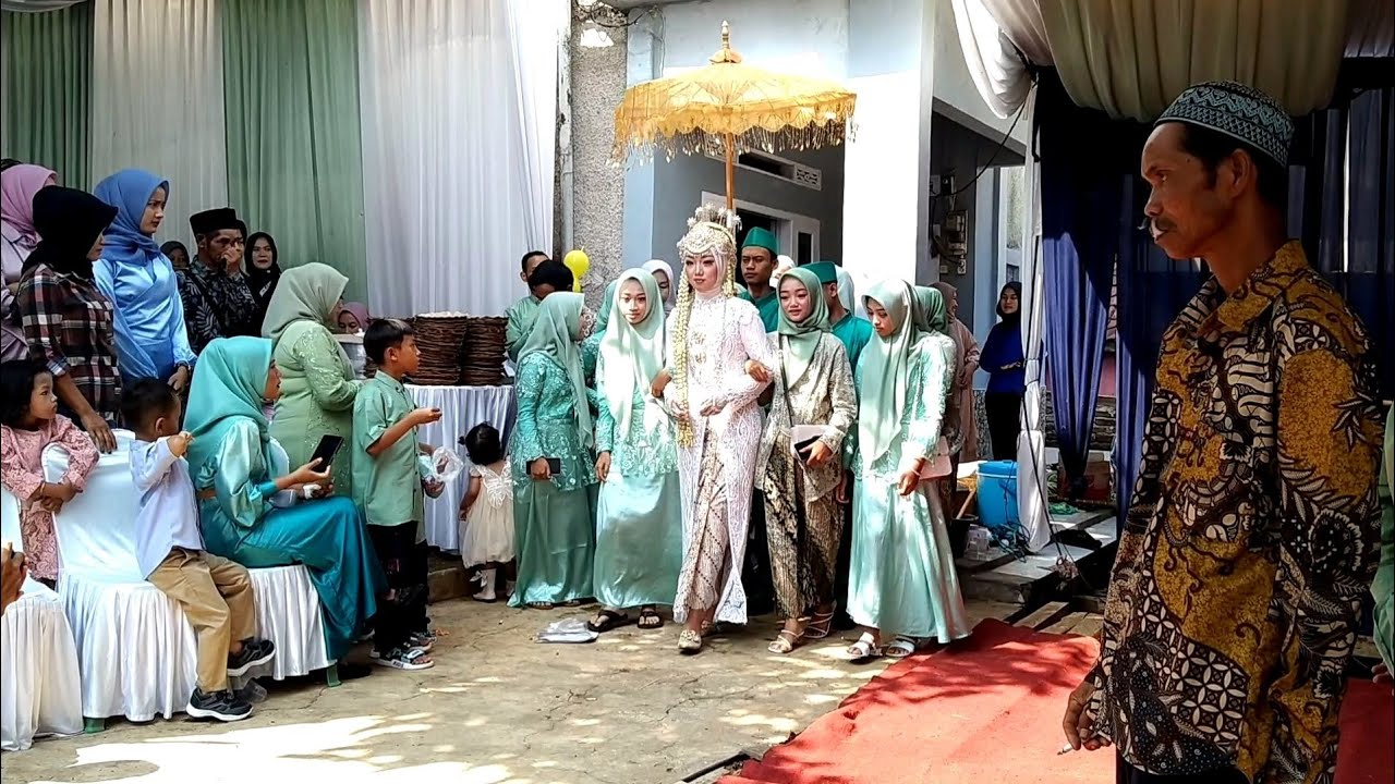 Neng Dela..!!Gadis cantik pengantin sunda bersanding di pelaminan ...