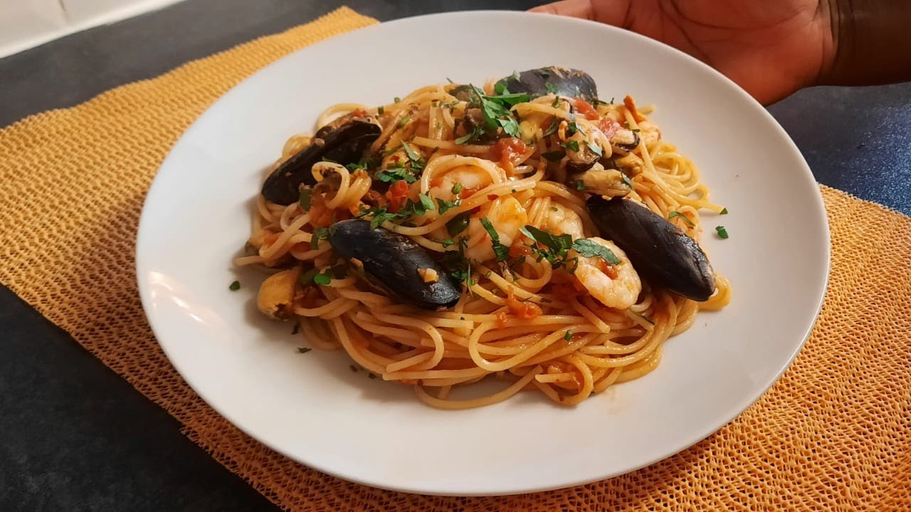 Spaghetti with mussels (spaghetti alle cozze) - YouTube