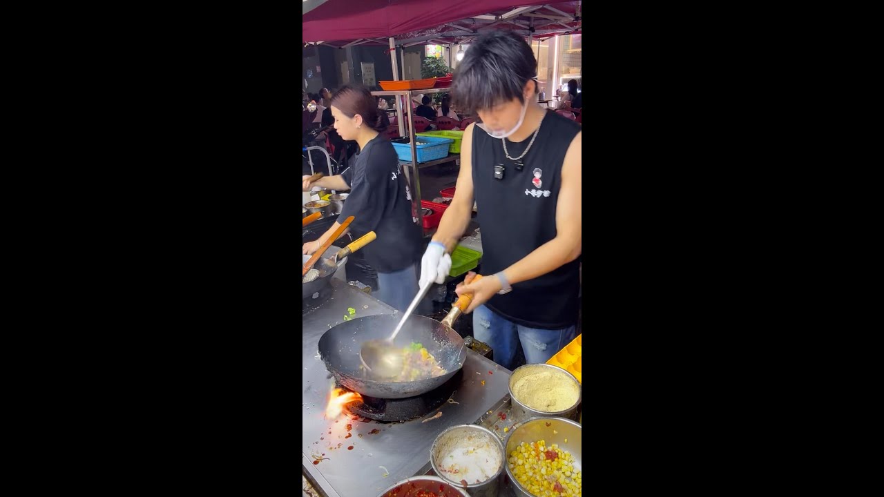 Cooking fried rice on the street. Street food live streaming. #cooking ...