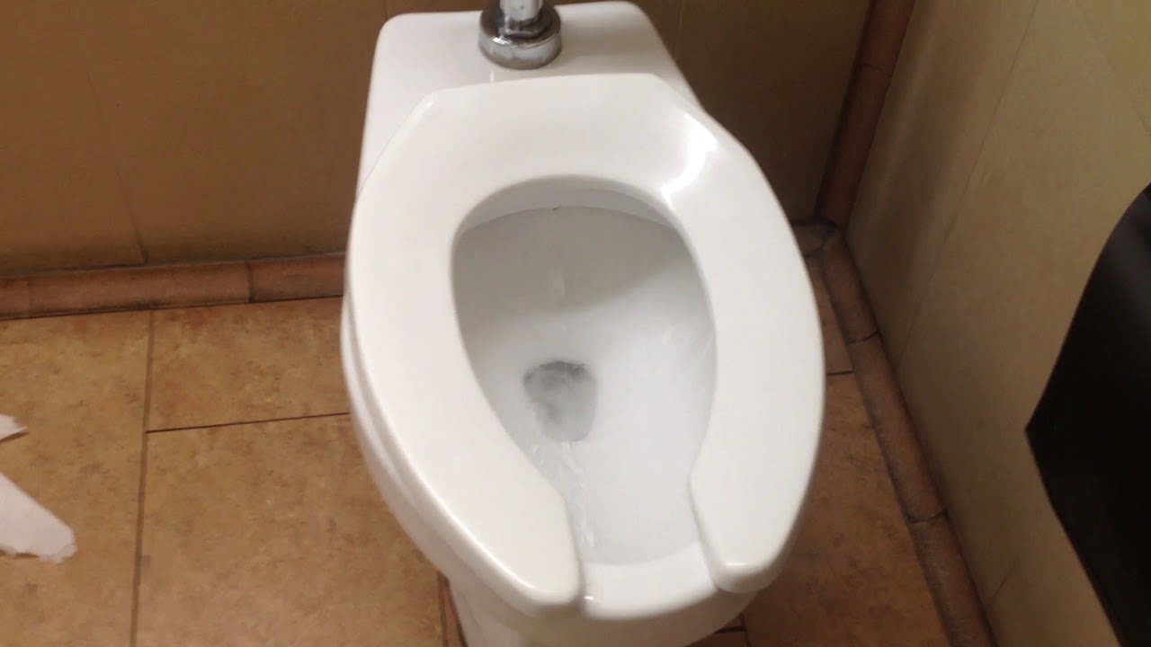 101: Runnings New York Men's Restroom (Half Shoot | Front Side) - YouTube