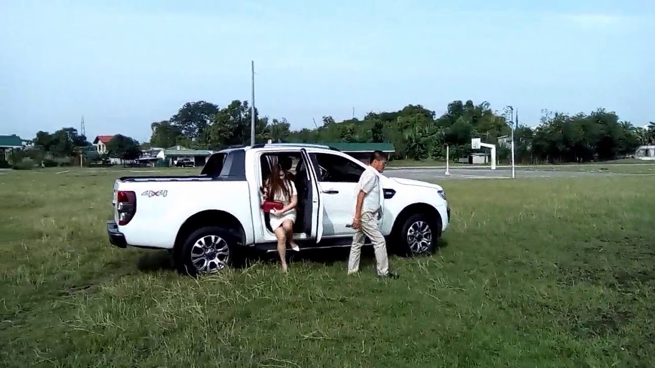 Mayor Leonardo Max Roxas @Paniqui Oval Going To Monasterio - YouTube