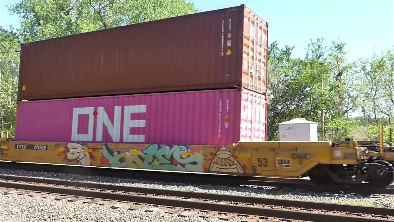 UP train meet grain west GE 5801 lead stack east 1DPU - YouTube