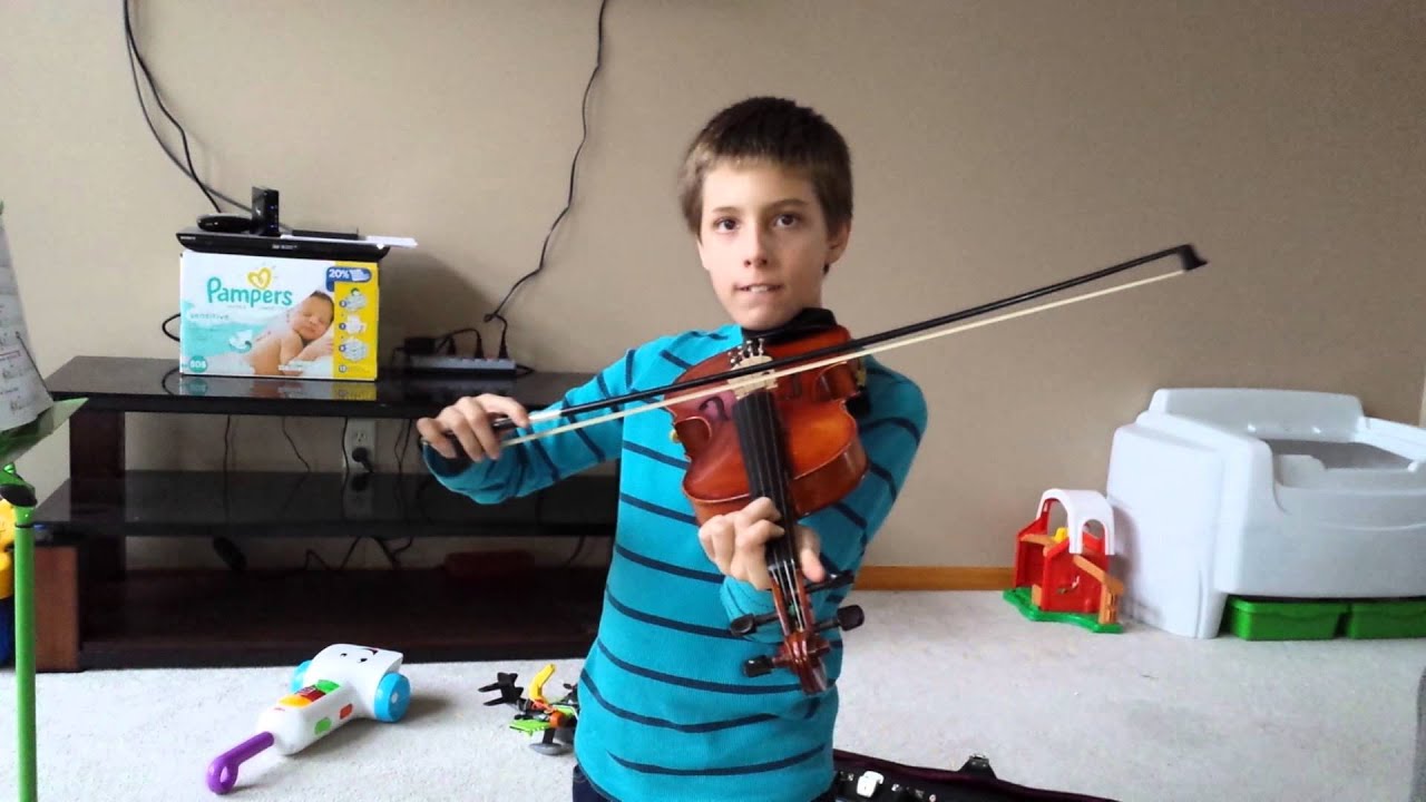 Justin plays jingle bells - YouTube