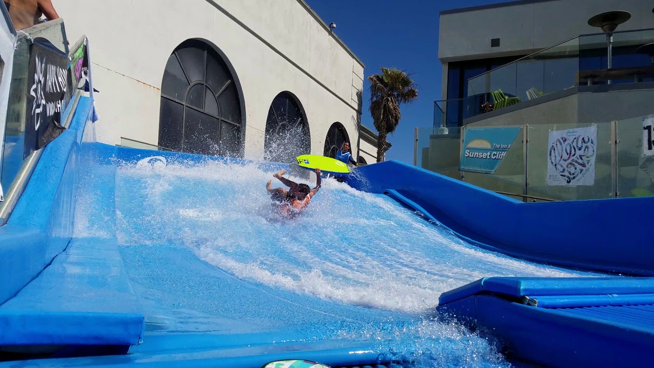 FlowRider Single Surf Machine at Wave House Contest Pro Tricks and ...