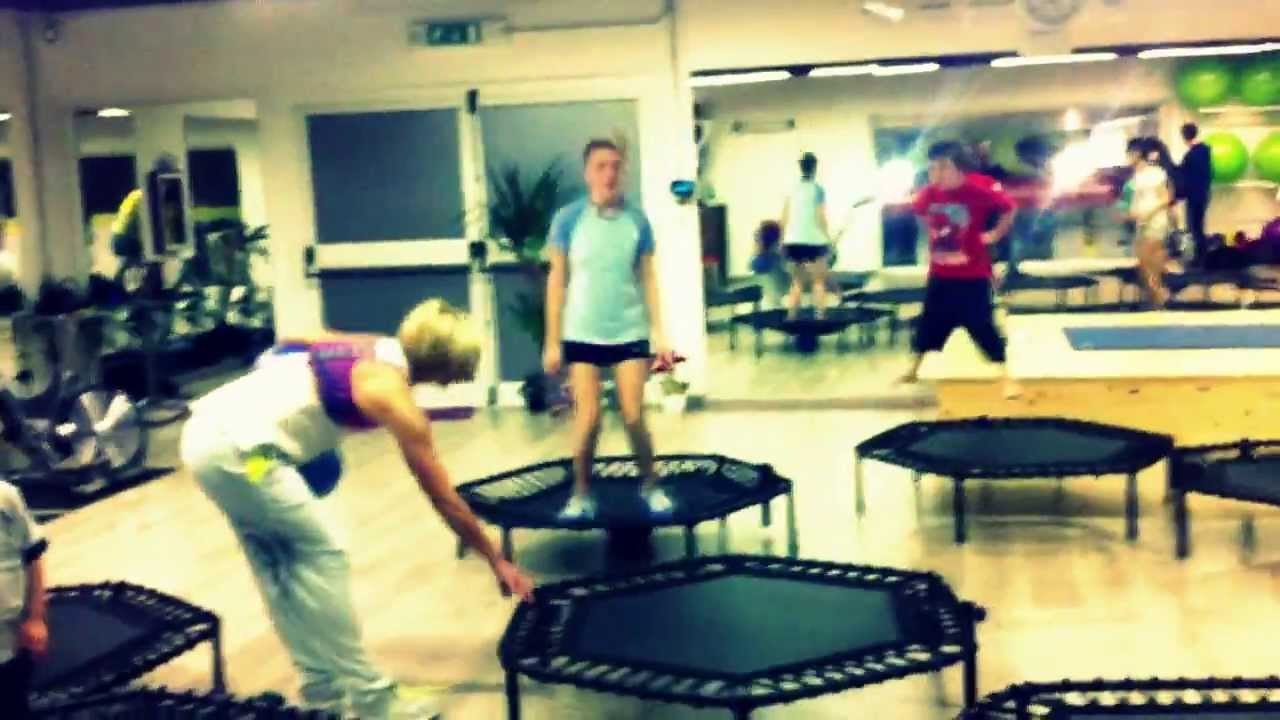 Astrid Fitness-Jumping Kids - YouTube