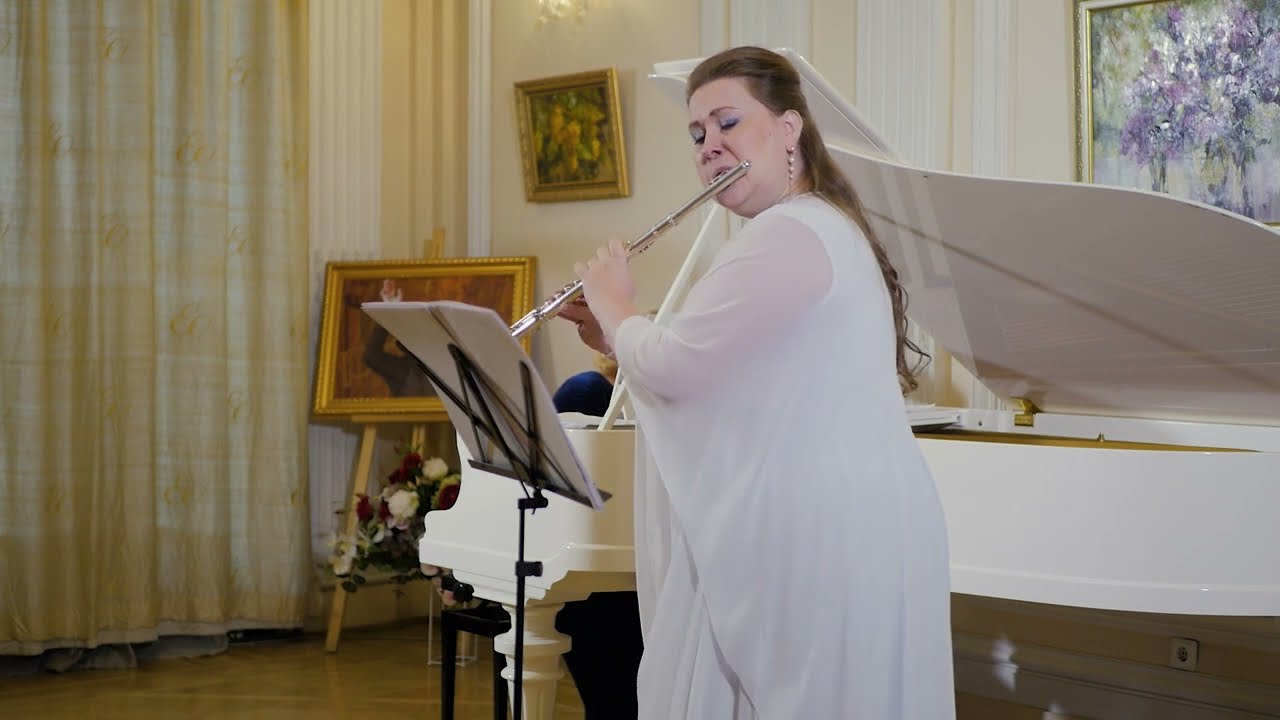 V. Carbajo "Romanza" Elena Isaeva (flute), Elena Lebedeva (piano) - YouTube
