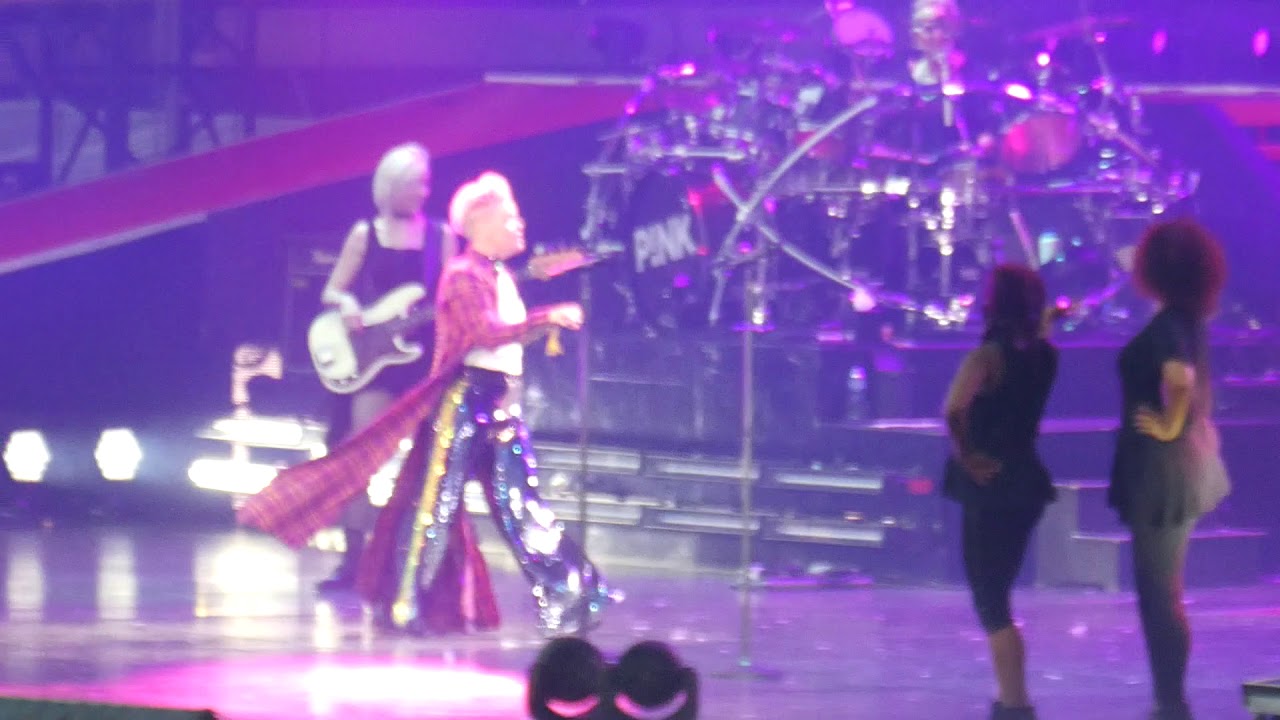 Pink live @ Zürich 2019 - Funhouse - YouTube