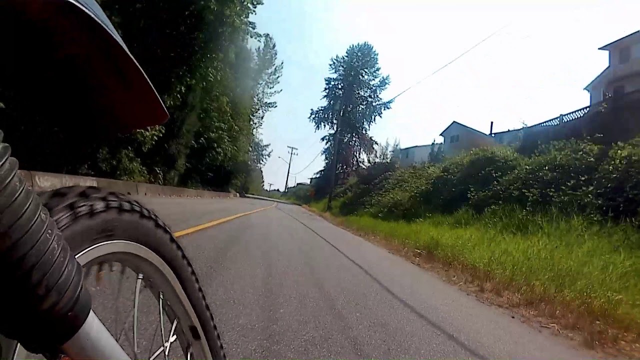 KLR Small wheelies - YouTube