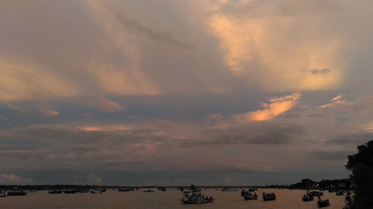 Durga puja immersion (Bijaya Dashami) at Taki Ichamoti River 2016 ...