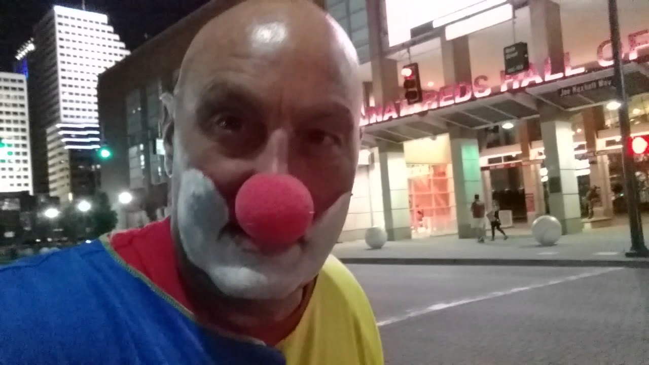 Cincinnati Reds Clown - YouTube
