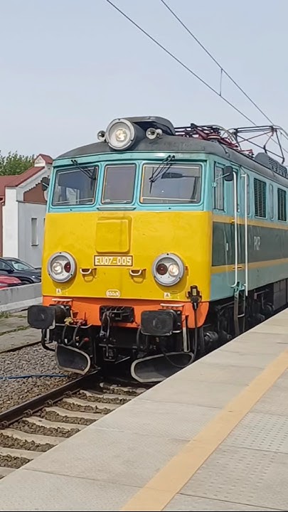 RARYTAS EU07-005 ŻÓŁTE CZOŁO BABCIA odjeżdża z pociągiem intercity Jadwiga ze stacji Lublin ...