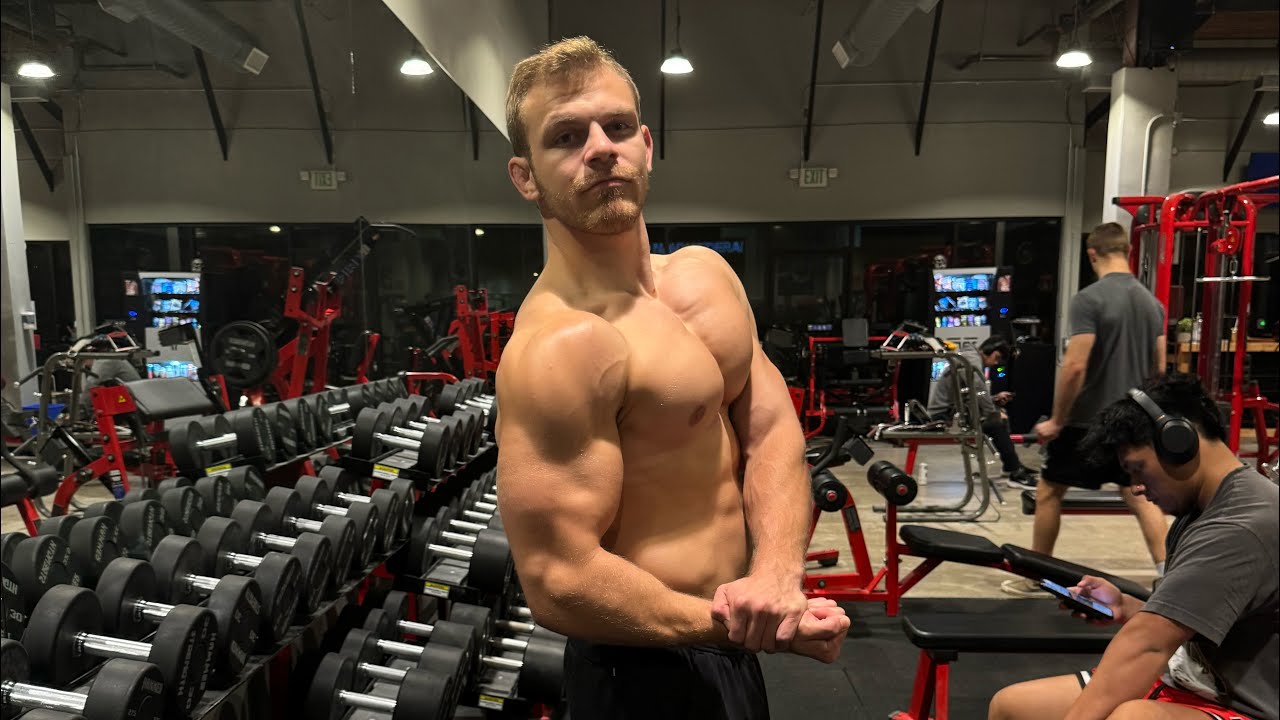 Chest day with the Fam! - YouTube
