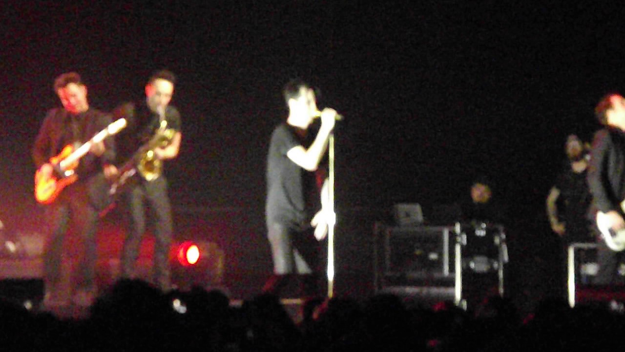 Panic! At The Disco - LA Devotee (live at Cardiff Motorpoint Arena ...