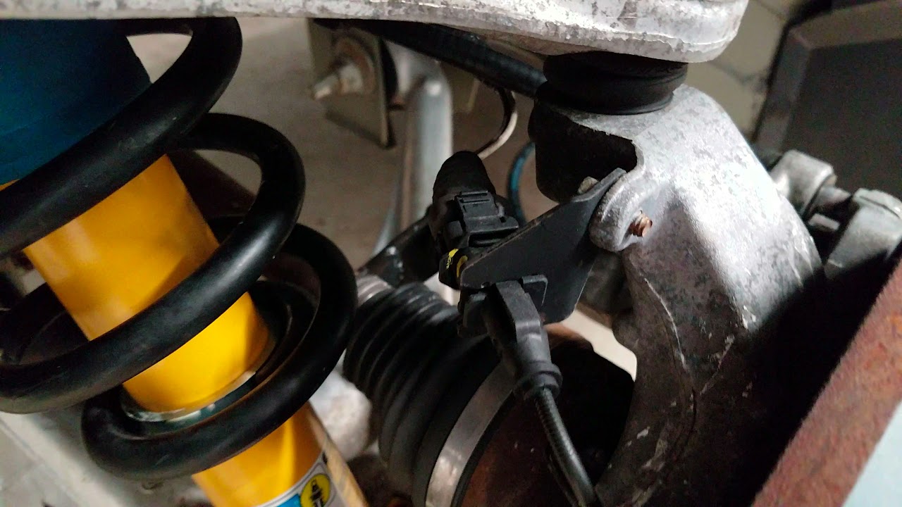 Pontiac Solstice & Saturn Sky, Rear Shock Replacement (2.4L Base Model ...