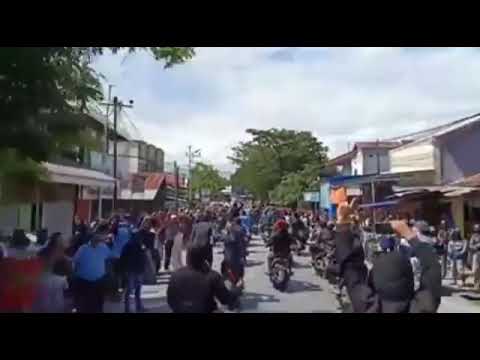 Jenazah penembak Polisi di Poso diarak massa bagaikan pahlawan, Bendera Hitam Berkibar