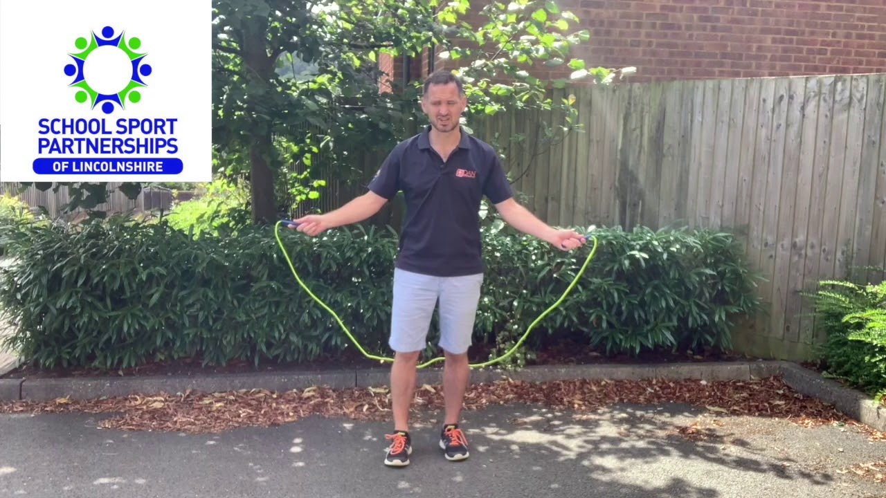 How to 2 - Dan the Skipping Man® How to Single Bounce - YouTube
