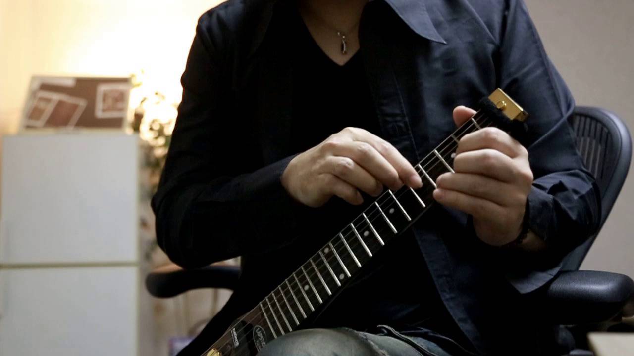 Travel Guitar - Lapstick - Akihiko Onji - Two-Hand Tapping - YouTube