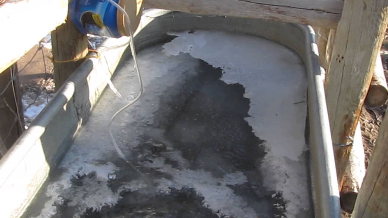 Frozen trough with aerator working - YouTube