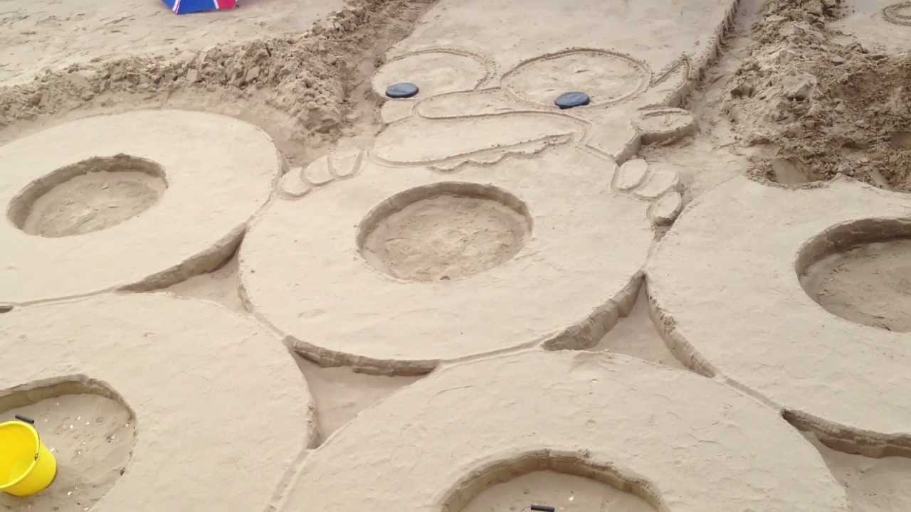Funny Sand Sculpture of Homer Simpson in London - Must See - YouTube