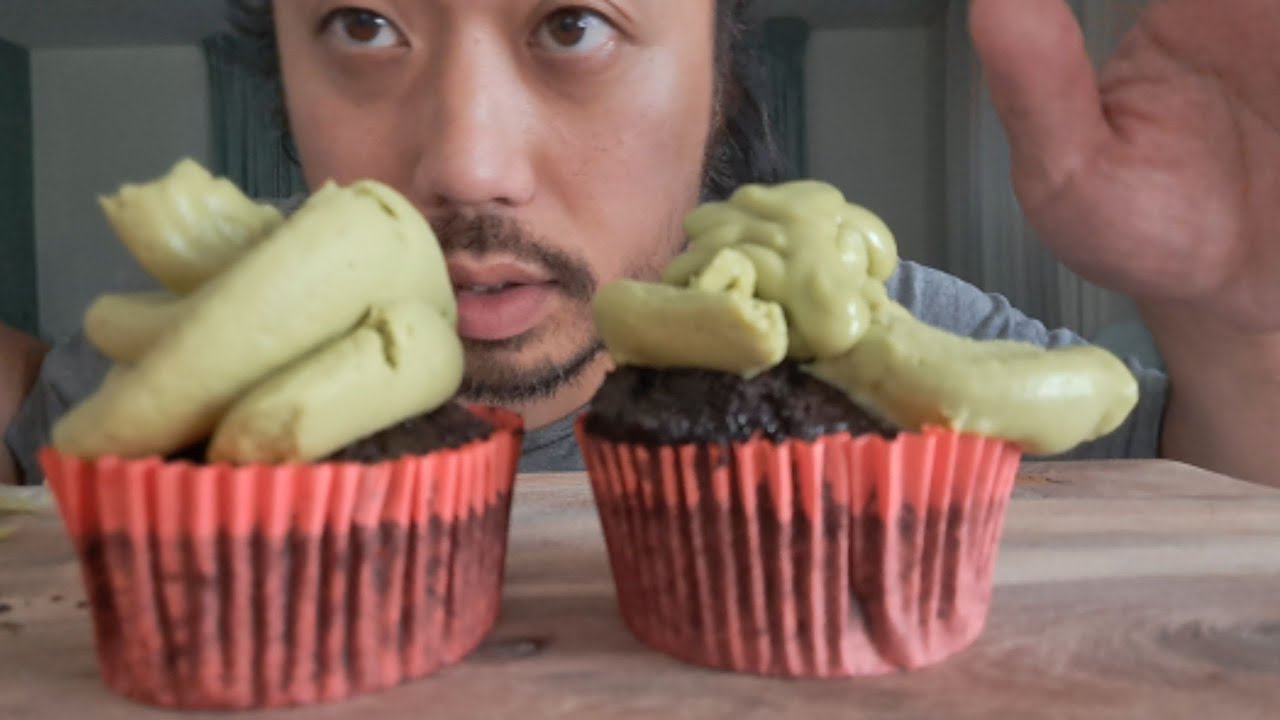 ASMR EATING SOUNDS - MATCHA CHOCOLATE CUPCAKE - YouTube