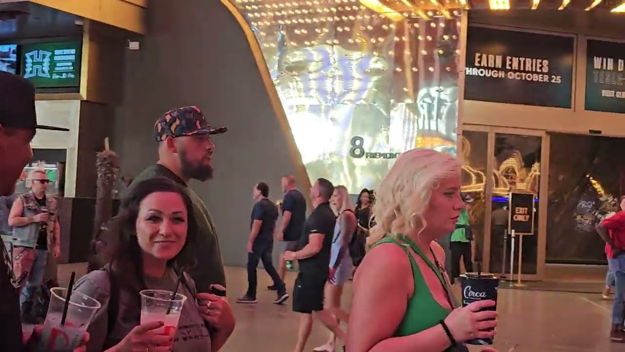 FRIDAY NIGHT - FREMONT STEET FREAK SHOW😮 - YouTube