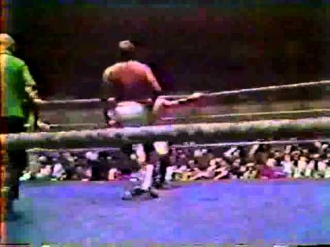 1970s Jerry Lawler vs Bill Dundee Return Memphis Wrestling - YouTube