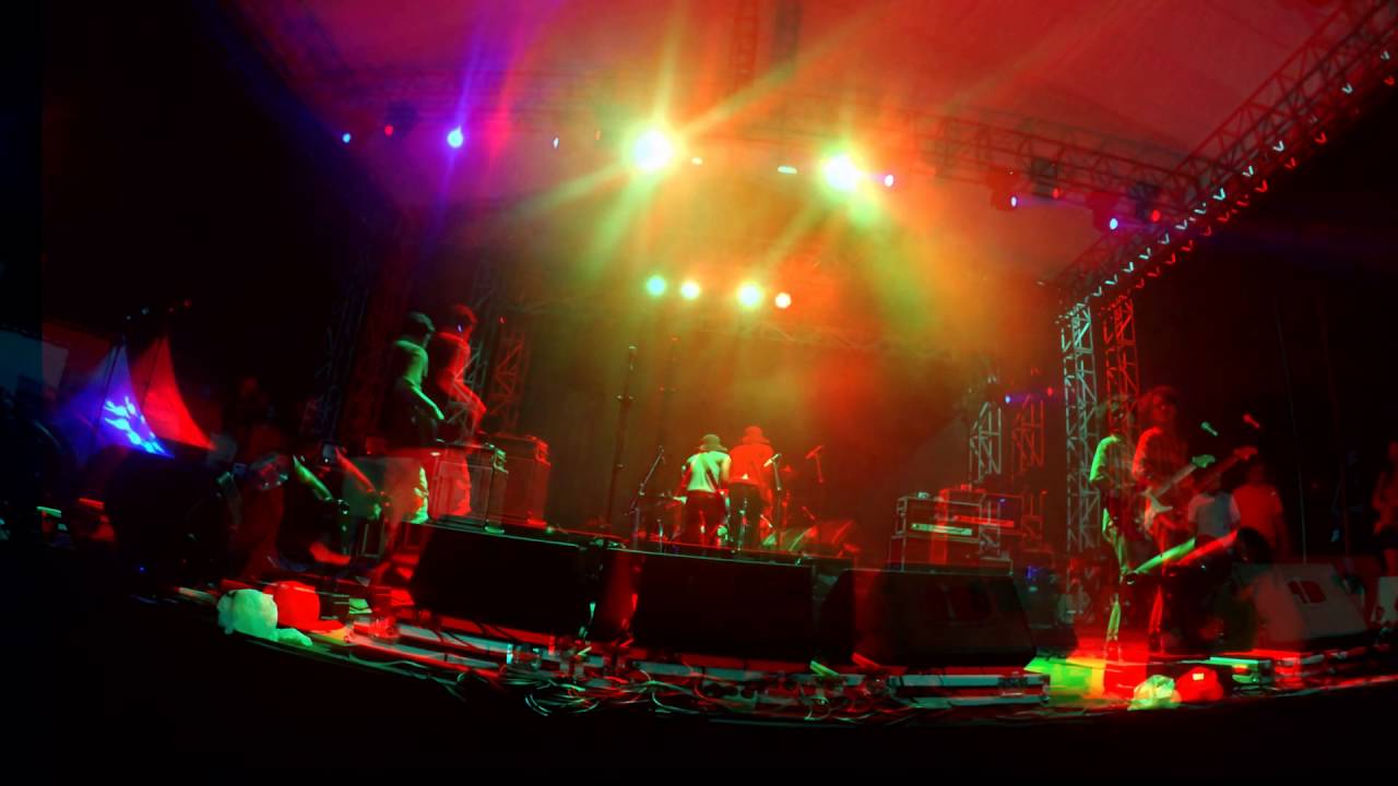 Red Clover - That Feeling (live at Bekasi) - YouTube