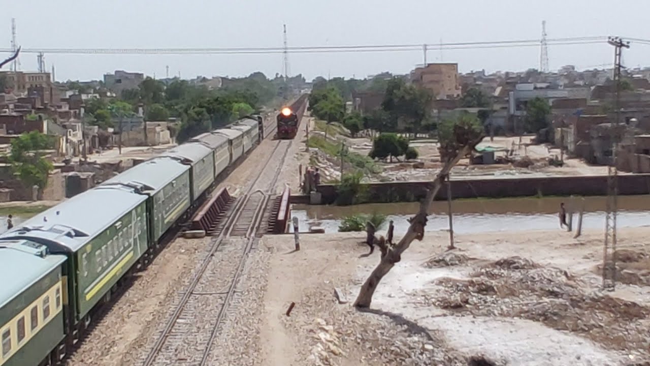 28DN Shalimar Express Dual Action With YSW COL UP 9044 GEU-40 At Rahim Yar Khan Railway ...