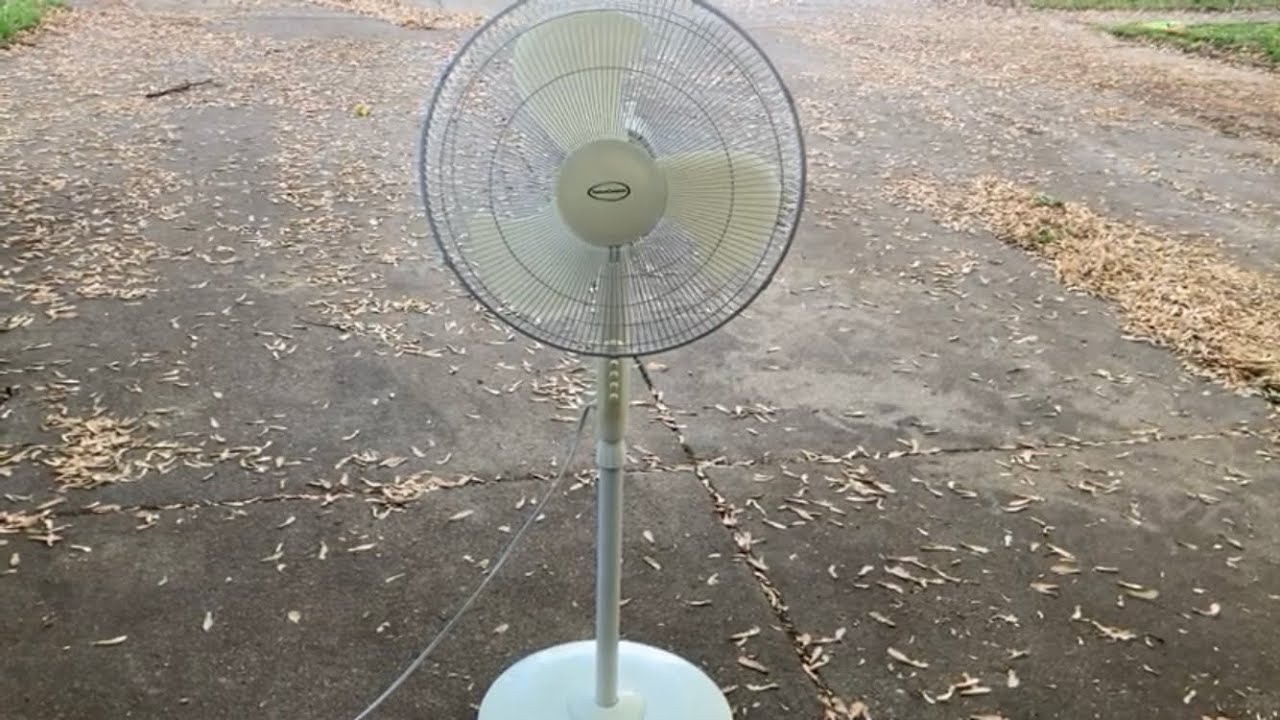 Feature Comforts (Midea) 18” Stand Fan FS45-S5A (2011) - YouTube