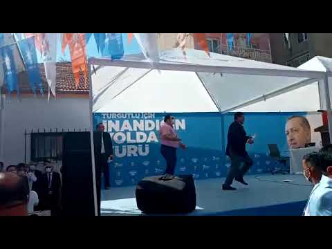 AK Parti Kongresinde kürsüyü tekmeleyen ilçe başkan adayı basın toplantısı düzenledi