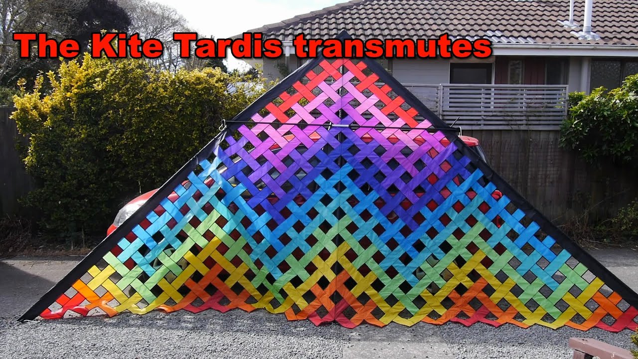 The amazing Kite Tardis transmutes! - YouTube