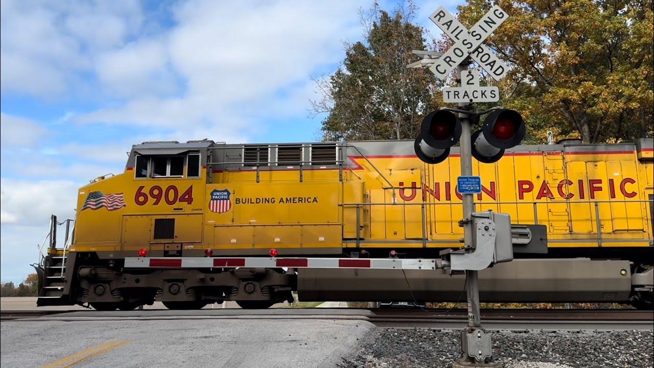 Brokate Rd Railroad Crossing, Lacarne, OH - YouTube
