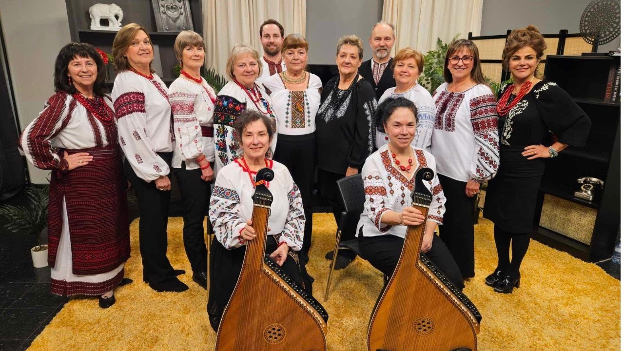 Zhuravli Ukrainian Folk Ensemble: Heartwarming Christmas Carols - YouTube