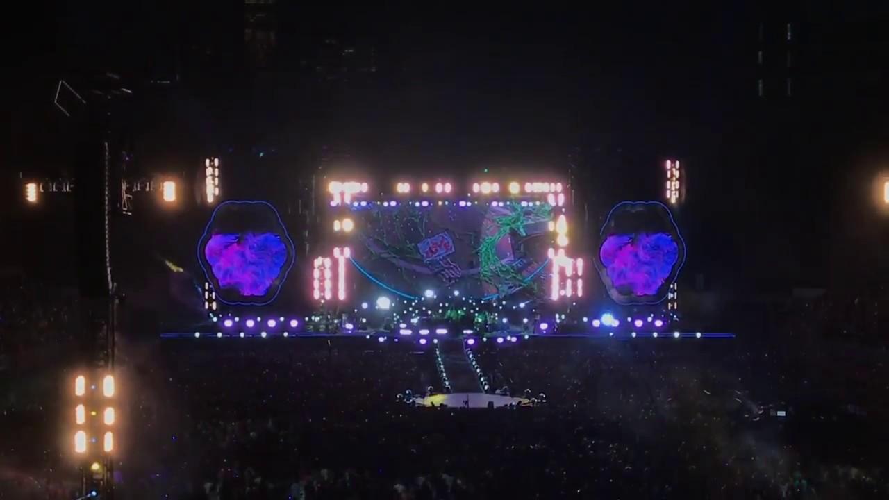 Coldplay- Soldier Field - Fireworks Finale - Chicago - 08/17/17 - YouTube