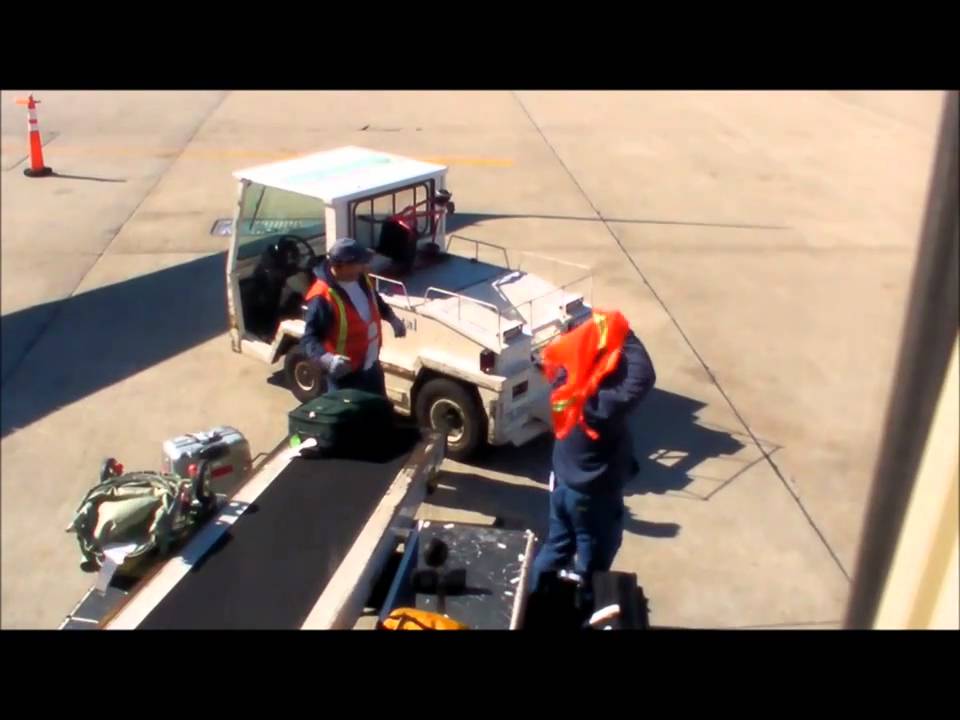 Easy Loading Job (airplane luggage) - YouTube