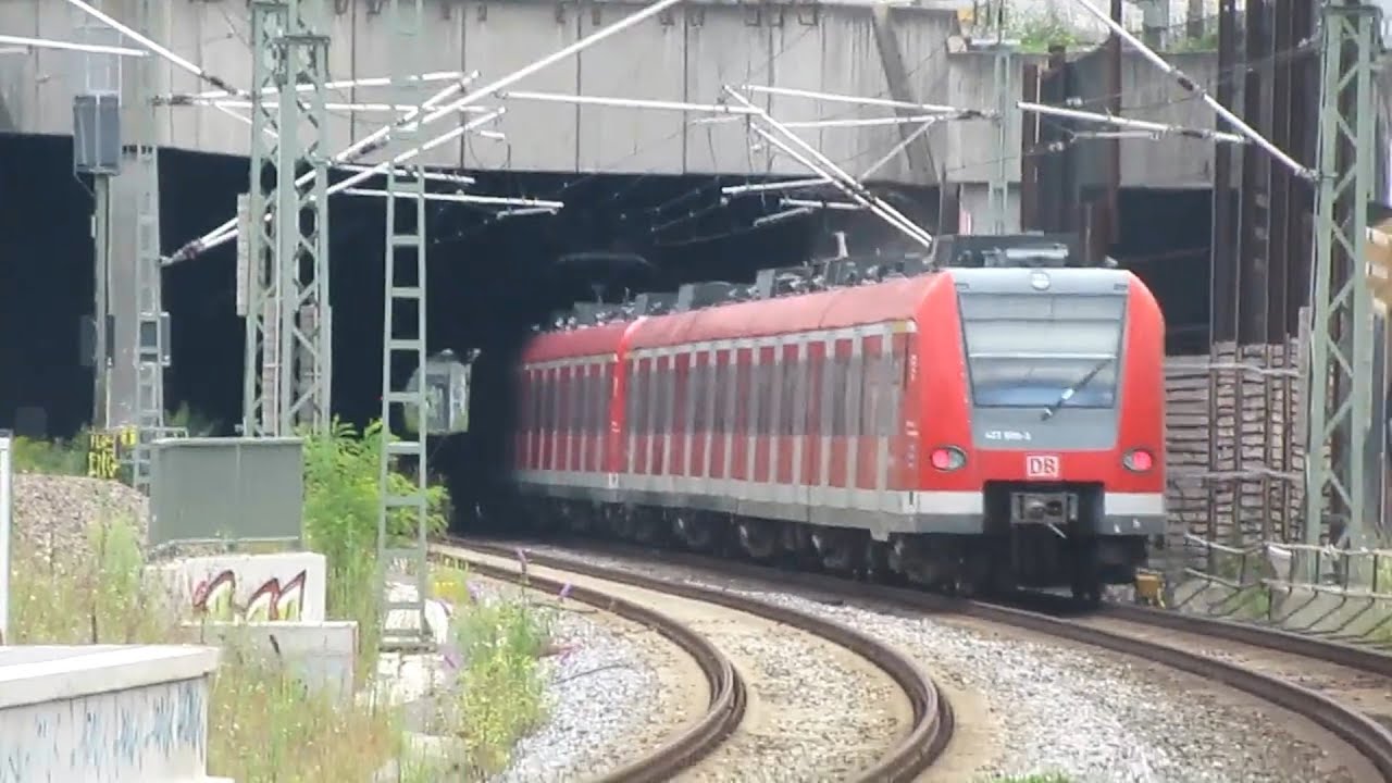 S-Bahn Stuttgart Woche bei Taurus 1116: Eine Doppeltraktion 423 fährt ...