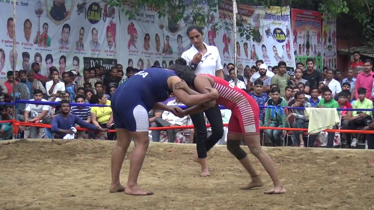 Heavyweight Female Wrestler Anshu Tomar in Blue - भारत केसरी ख़िताब के ...