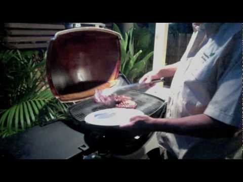 Mr Weber Man cooks Steaks - YouTube