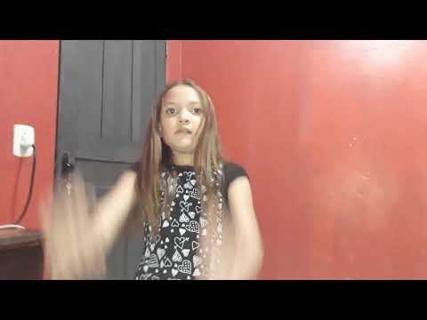 Dançando a musica da sia